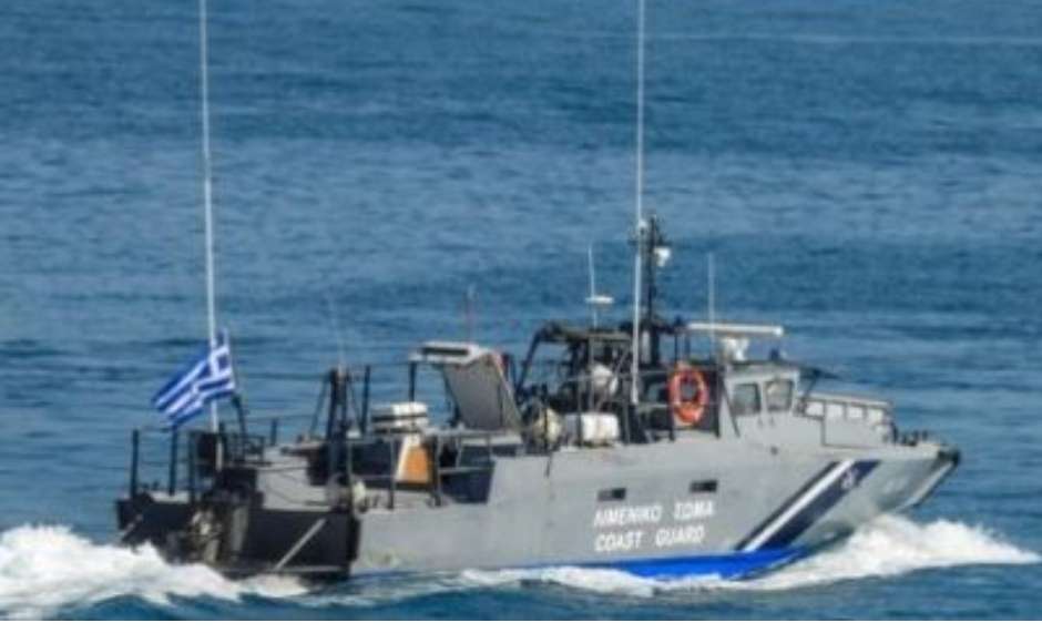 Ναυάγιο ανοιχτά της Σάμου: Μεγάλη επιχείρηση διάσωσης μεταναστών - 4 ...